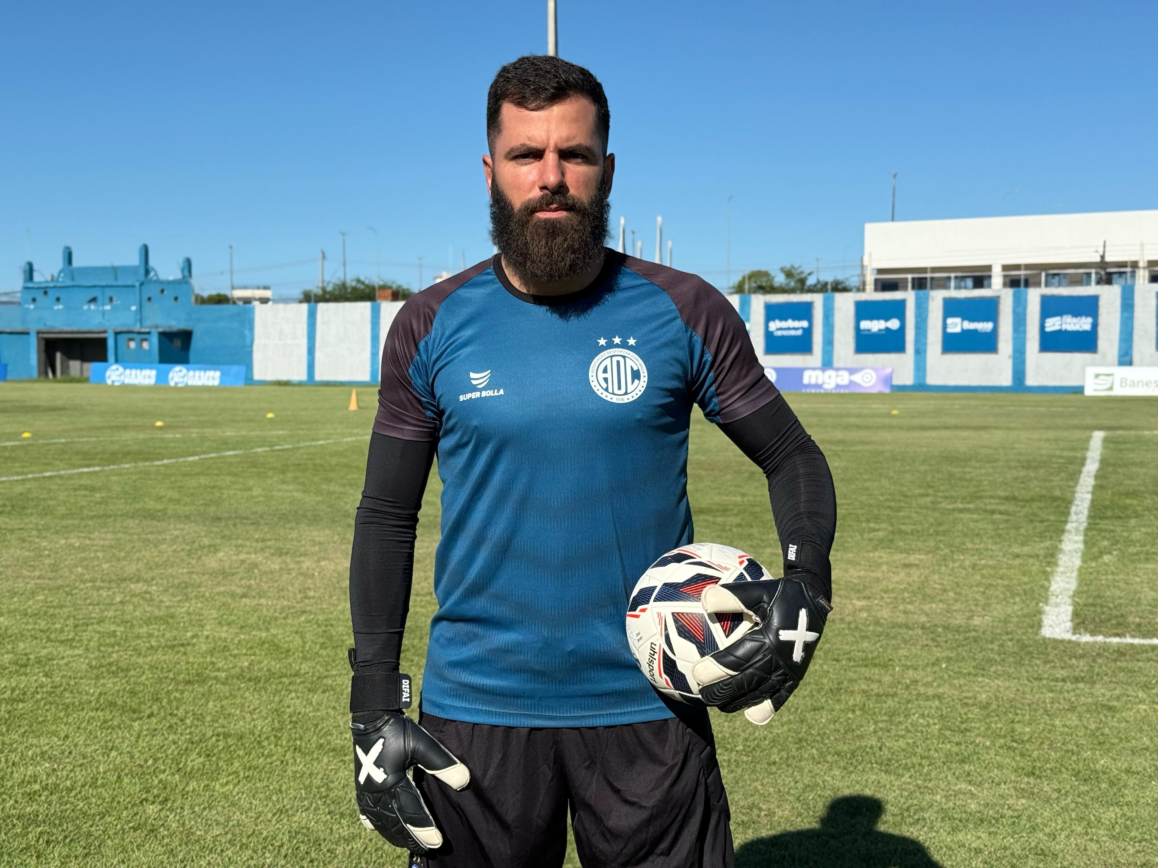Allan Rodrigo é apresentado oficialmente no Sabino Ribeiro e integrado ...