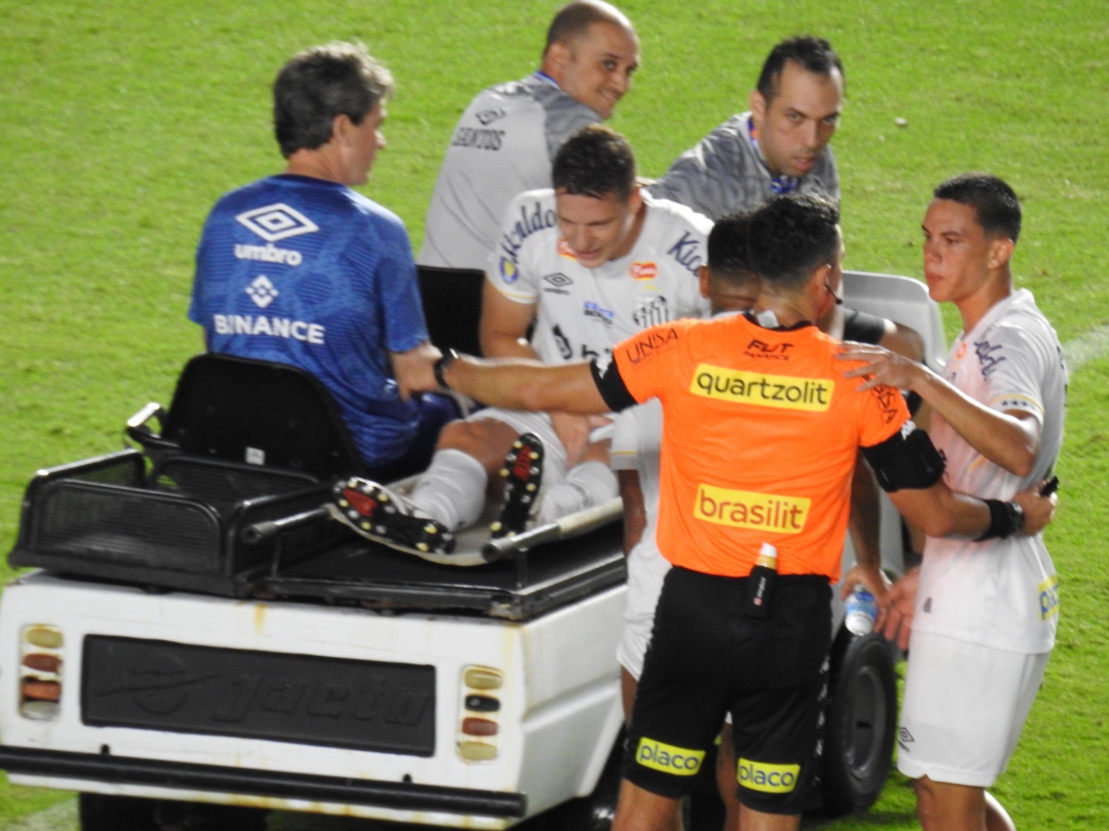 Julio Furch sente adutor esquerdo e vira dúvida no Santos para o ...