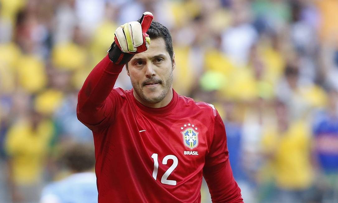 Do contra? Maioria aprova versão vermelha da camisa do Brasil em ...