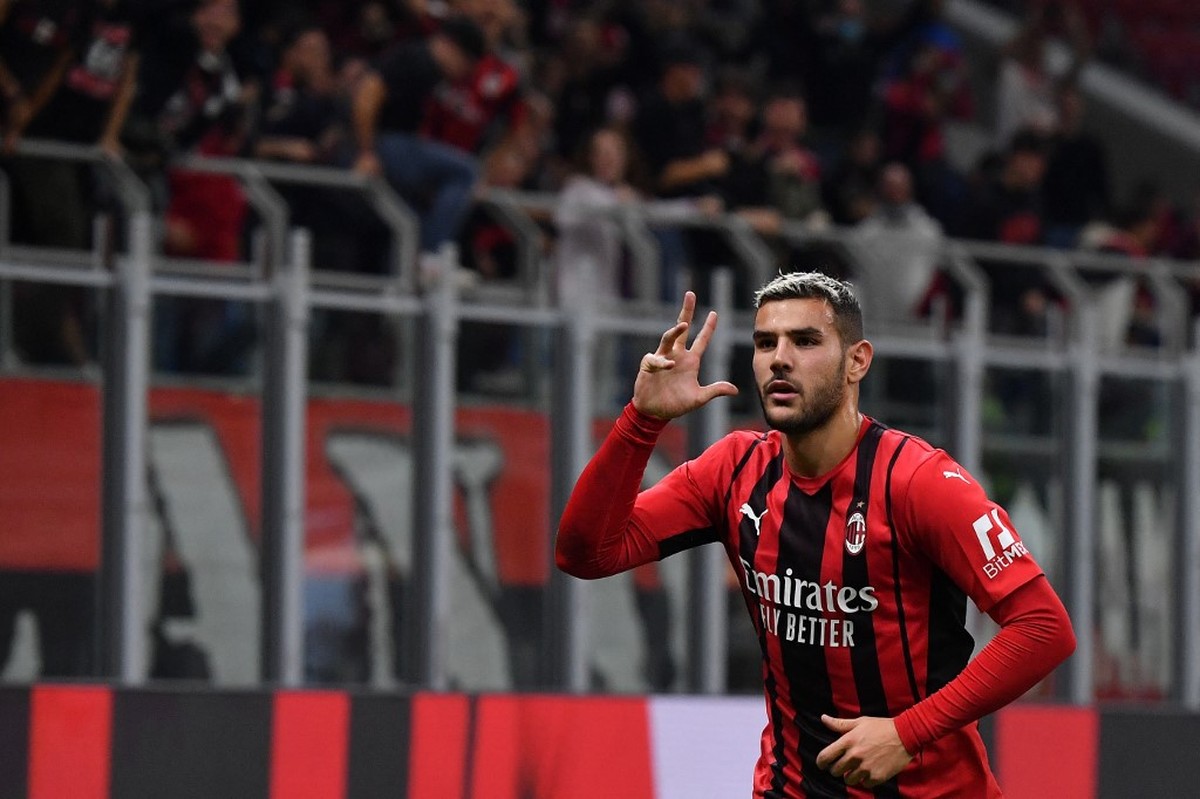 Milan ganha do Venezia e cola na liderança do Campeonato Italiano ...