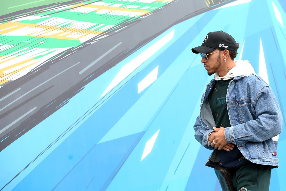 Dez anos depois, Hamilton relembra primeiro título: "Era jovem, não ...