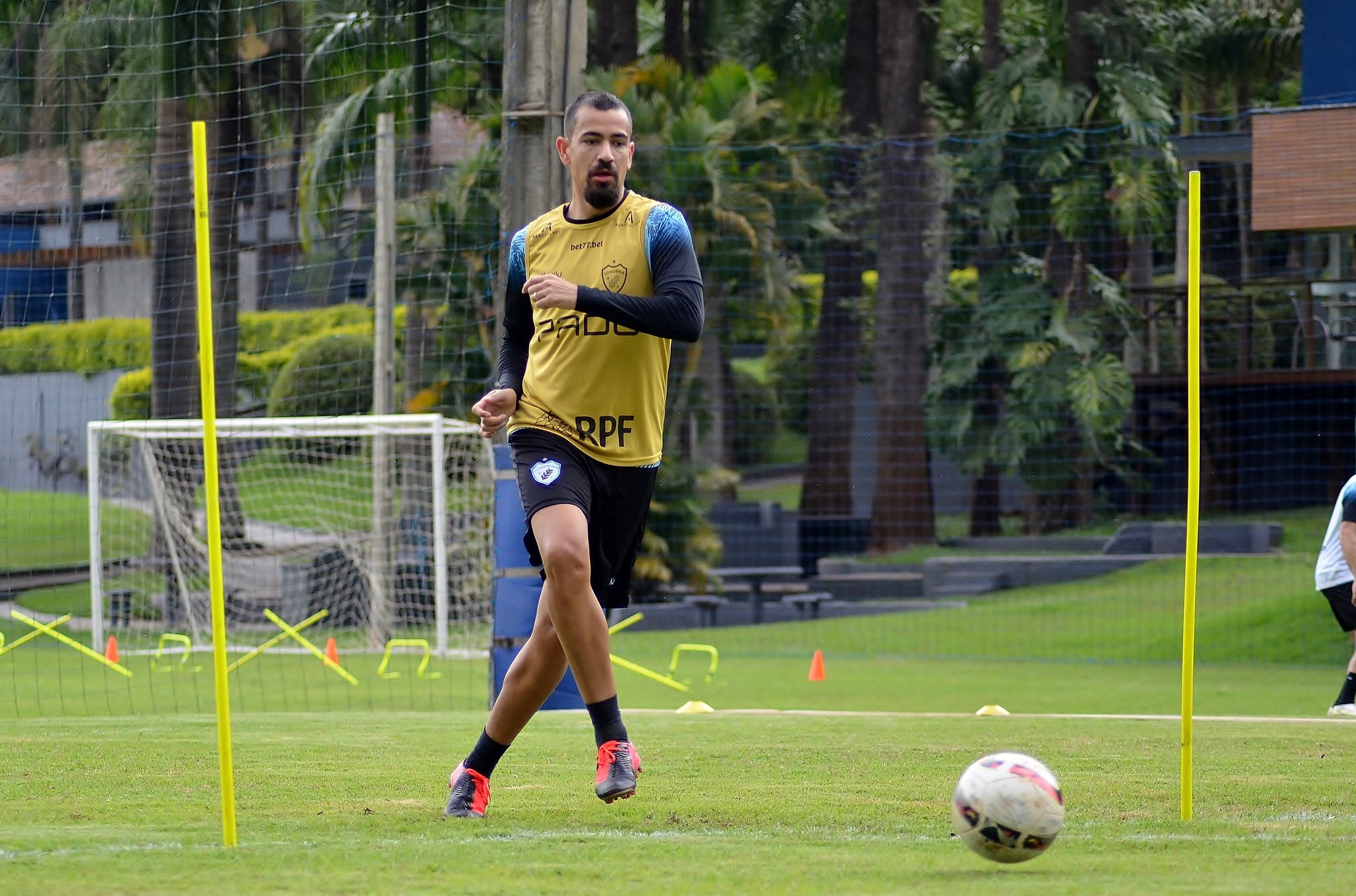 Presidente do CRB confirma contratação do zagueiro Saimon, ex-Londrina