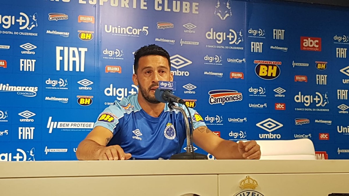 Edilson se sensibiliza e chora ao falar da situação da Venezuela antes ...