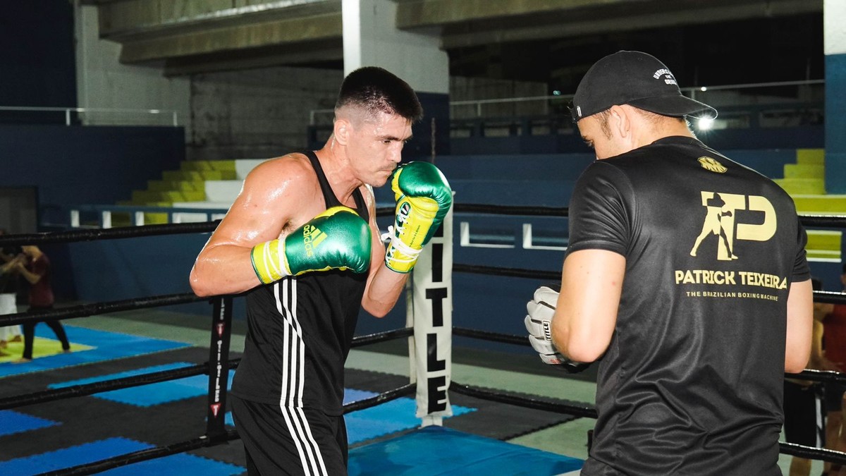 Patrick Teixeira se prepara em Guarujá para luta que vale título da ...