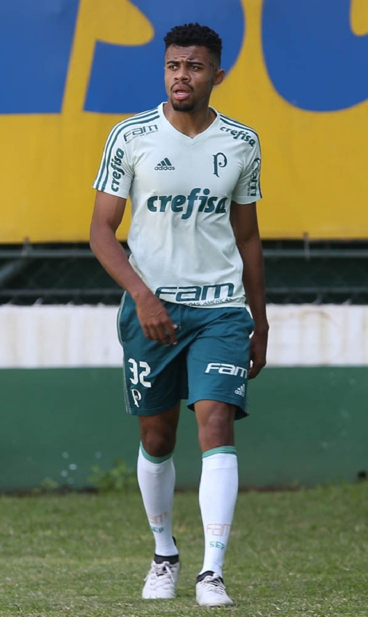 Palmeiras negocia empréstimo do lateral-direito Lucas Taylor ao ...