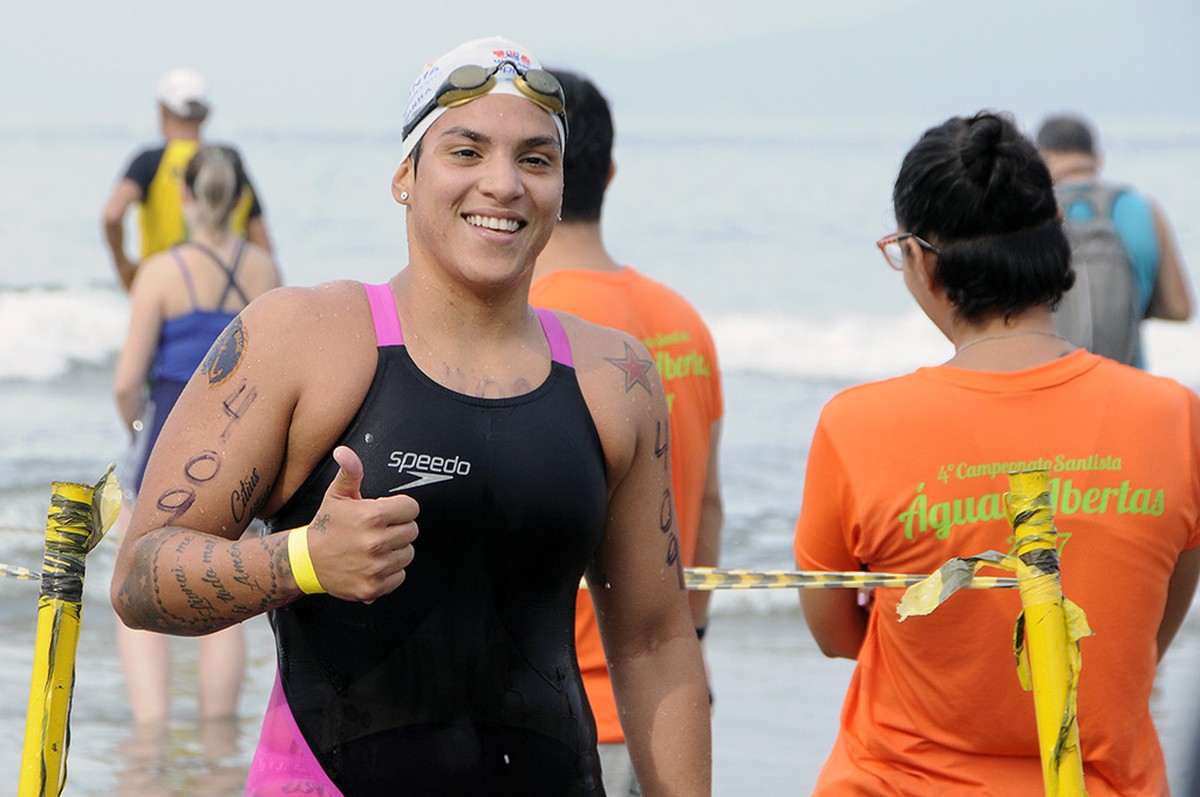 Com técnico novo, Ana Marcela faz última competição antes do Mundial da ...