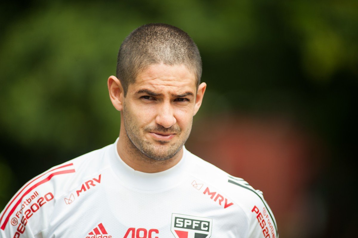Inter define Pato como alvo, discute valores e espera definição do ...