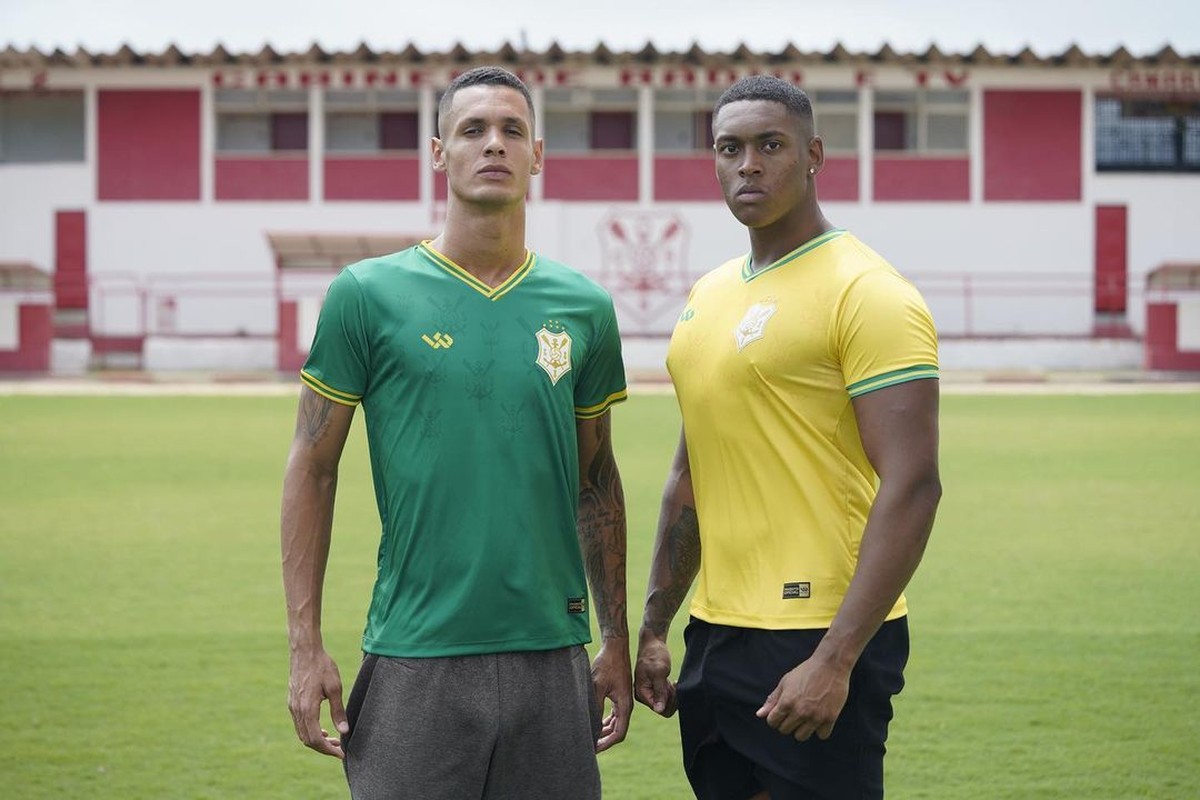 Com Rodrigo e Felipe de modelos, Sergipe lança camisa amarela para Copa ...
