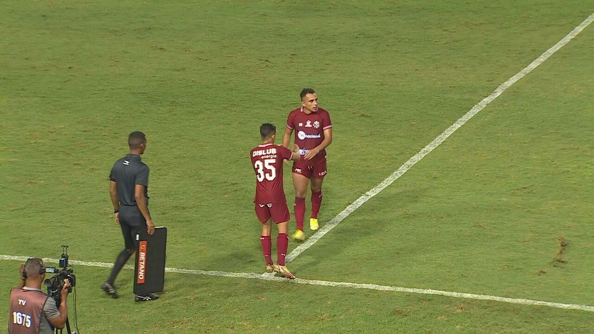 Ray Vanegas entra no primeiro tempo, é substituído no segundo e deixa ...