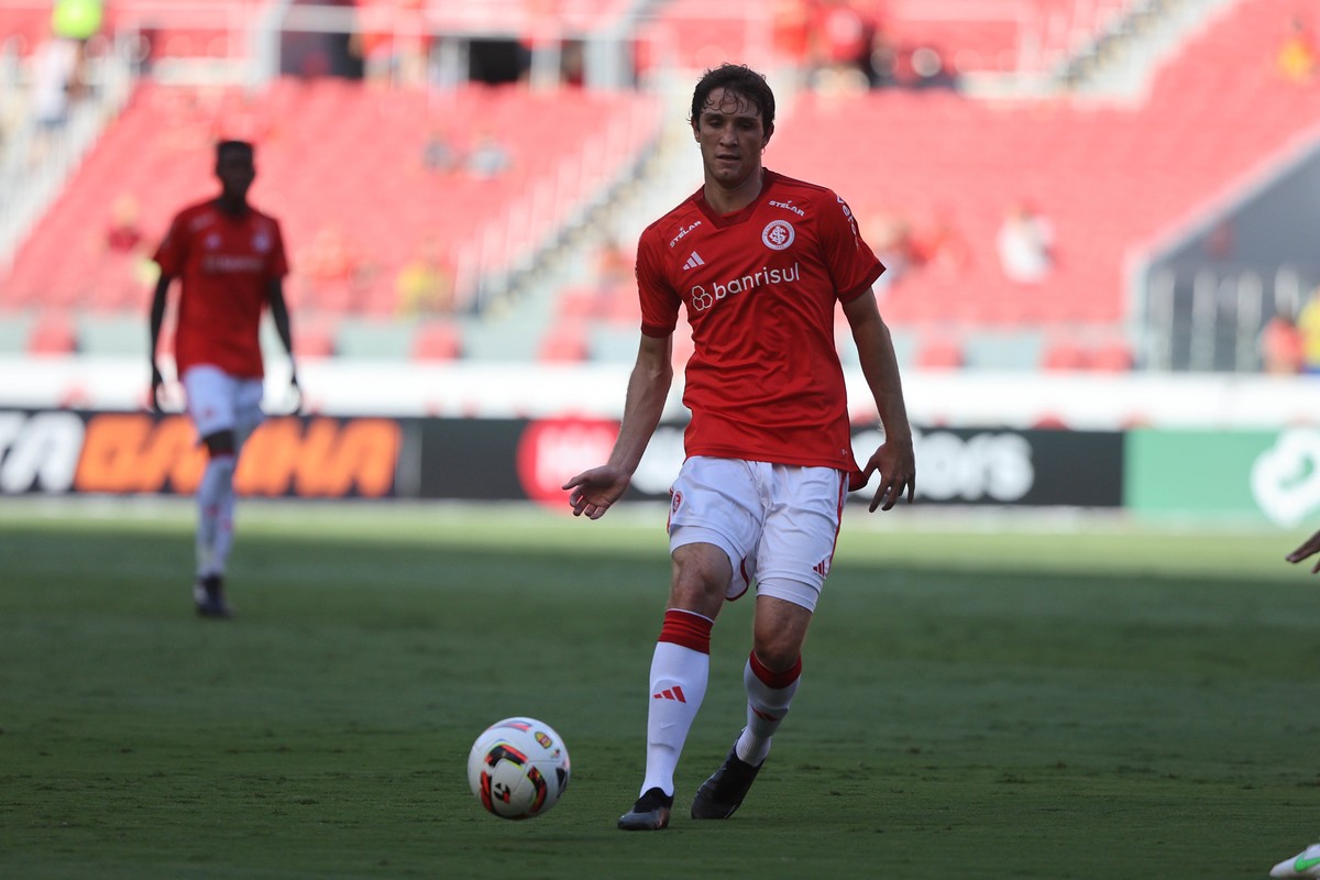Mário Fernandes sofre segundo problema no Inter em cinco jogos e tem ...