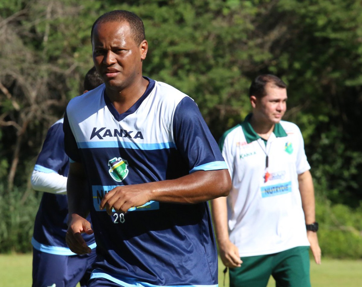 Joelson faz 3ª estreia no ano e tem nova missão: desencantar Altos no ...