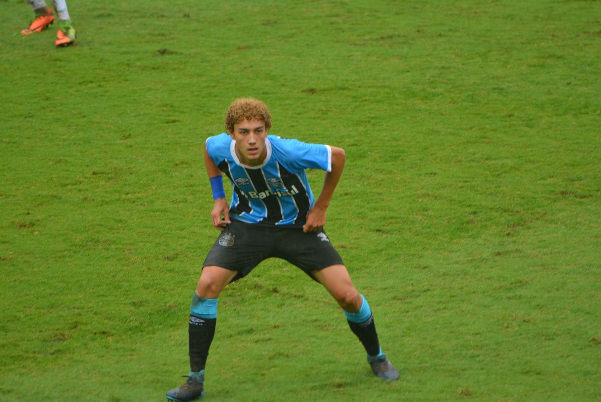 Fã de Busquets e monitorado pelo Barça, Victor Bobsin prioriza sucesso ...