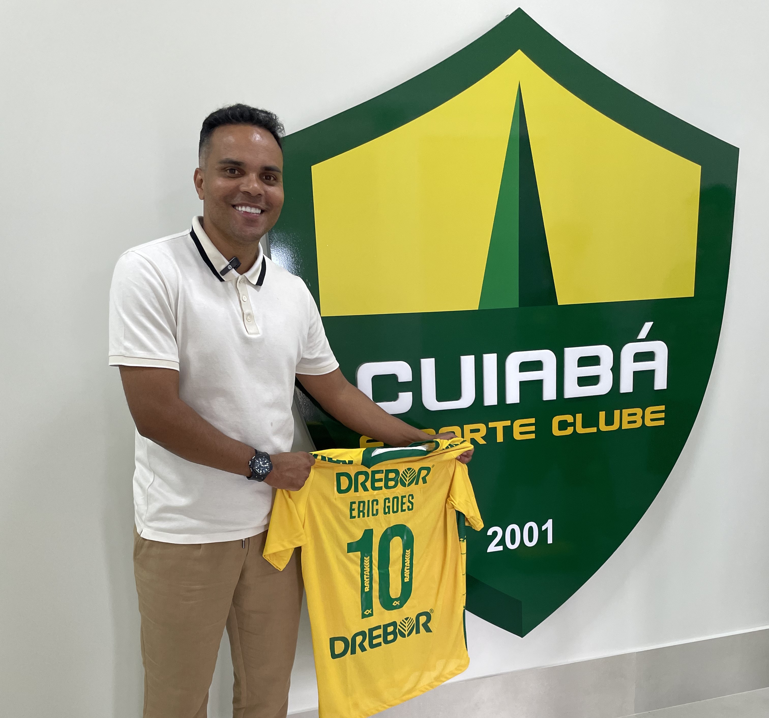 Pai de Rodrygo, da Seleção, ex-lateral Eric Goes visita o Cuiabá e ...