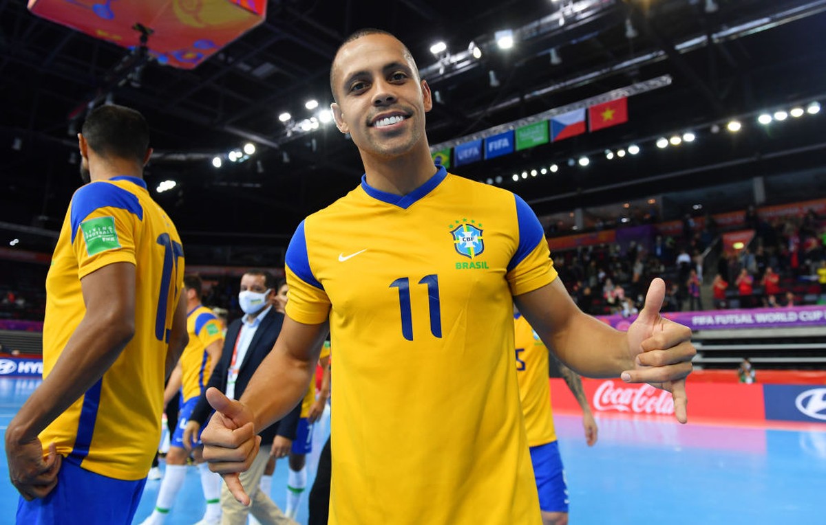 Ferrão encabeça lista de convocados para Data-Fifa em outubro | mundo ...