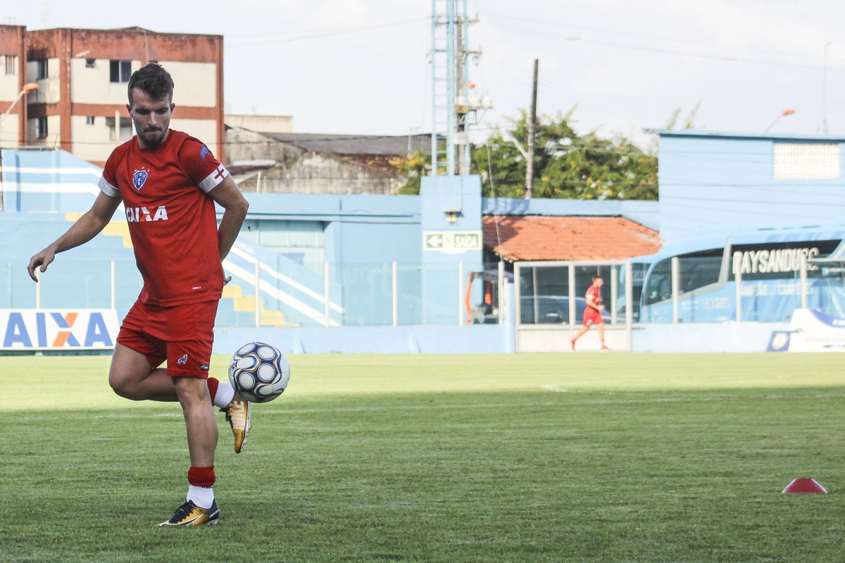 Nando pede regularidade e vê duelo com o Goiás como "um dos mais ...