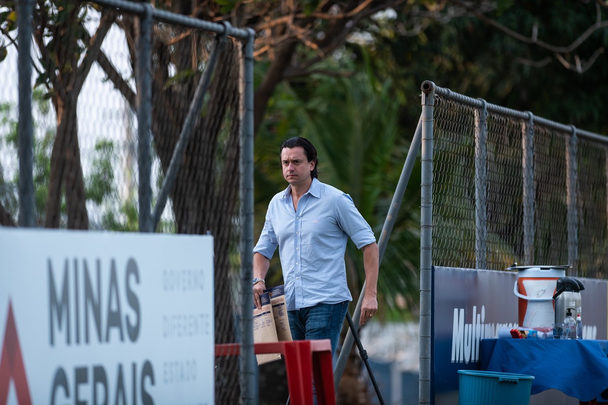 Presidente Do Cruzeiro Se Reúne Com Felipão E Atletas Mas Ainda Não