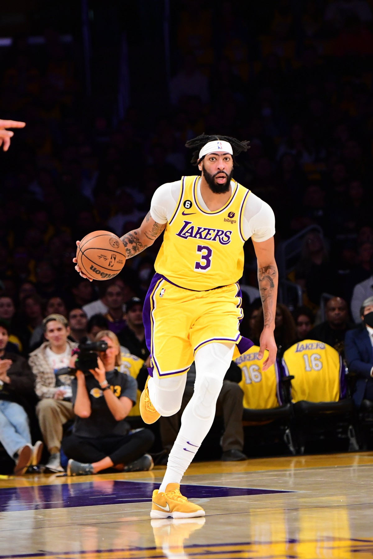 Em noite de homenagem a Gasol, Davis conduz Lakers à zona de play-in ...