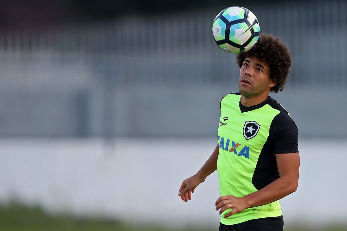 Camilo reaparece em campo, e Botafogo marca jogo-treino a portas ...