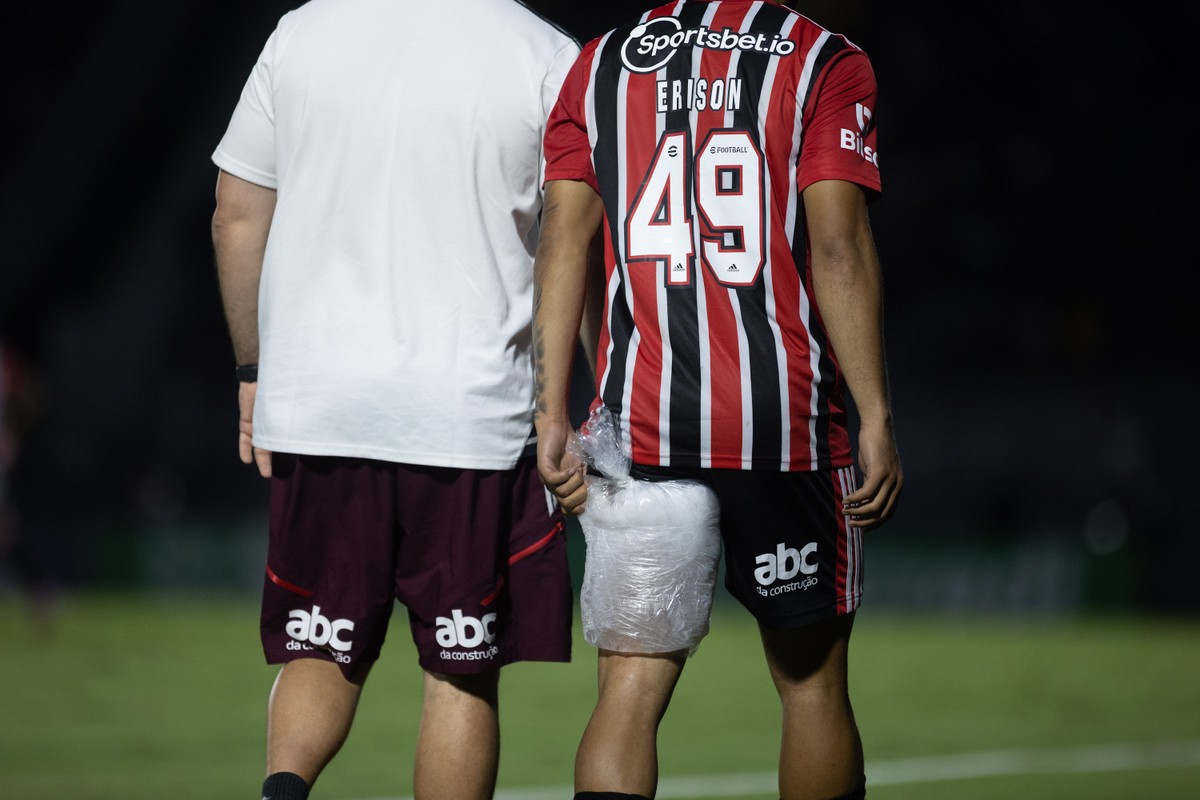 Erison tem estiramento e desfalca São Paulo em clássico com o Santos ...