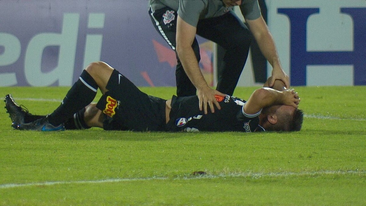 Ramiro deixa o campo chorando após torção no joelho e causa preocupação ...