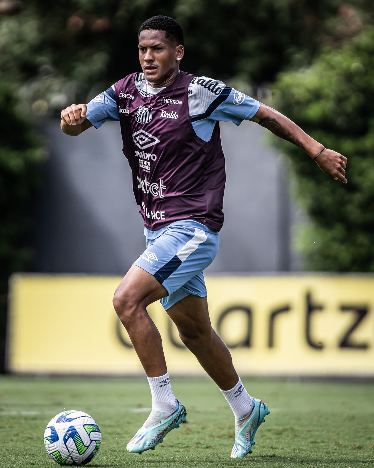 Na mira do Flamengo, Ângelo completa 50 jogos pelo Santos na Vila e ...