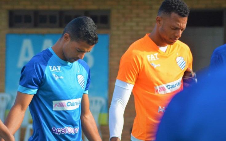 Atacante Ricardo Bueno sofre pancada no nariz e deixa o treino do CSA