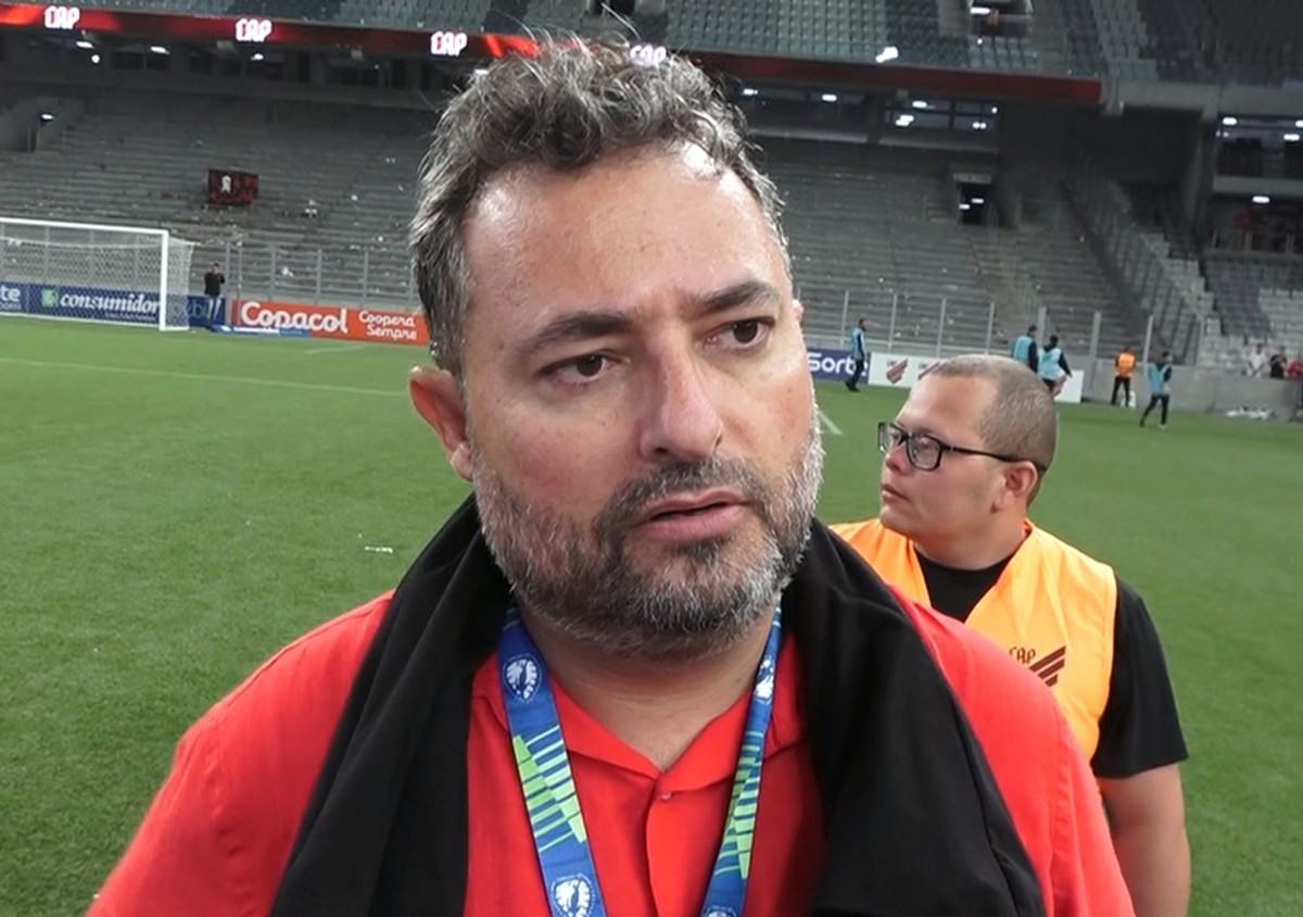 Alexandre Mattos se irrita com especulações de saída de Vitor Roque do ...