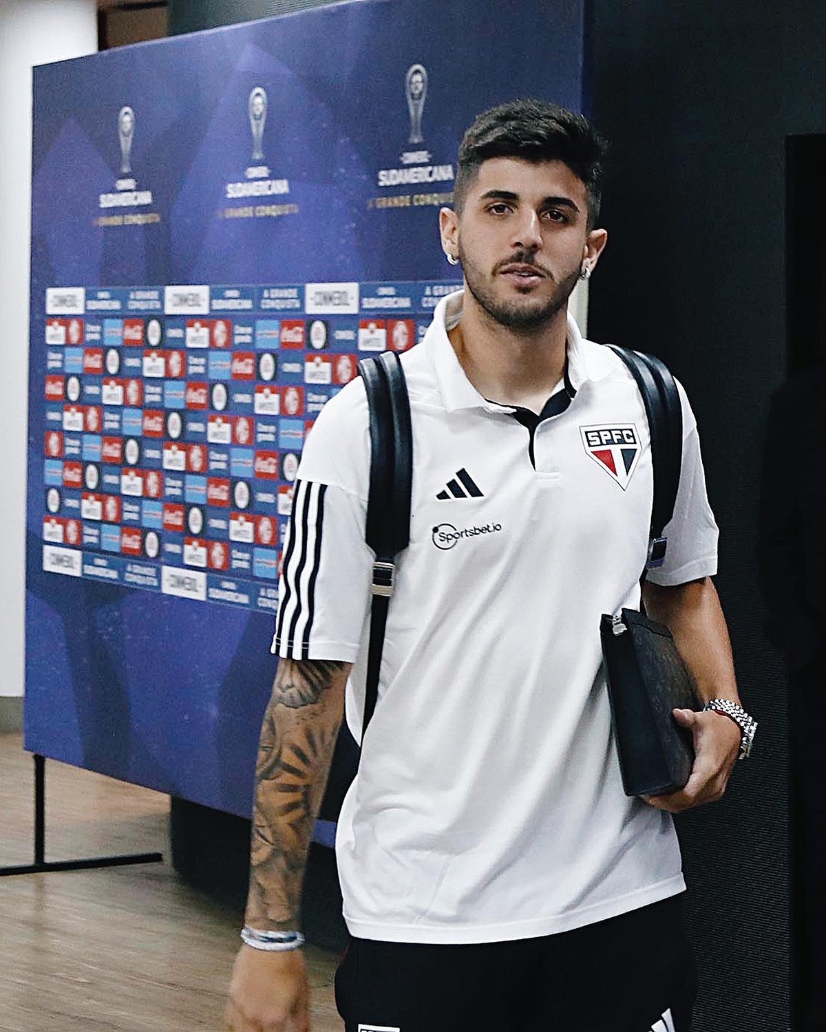 Titular do São Paulo, Beraldo mantém status entre Ceni e Dorival ...