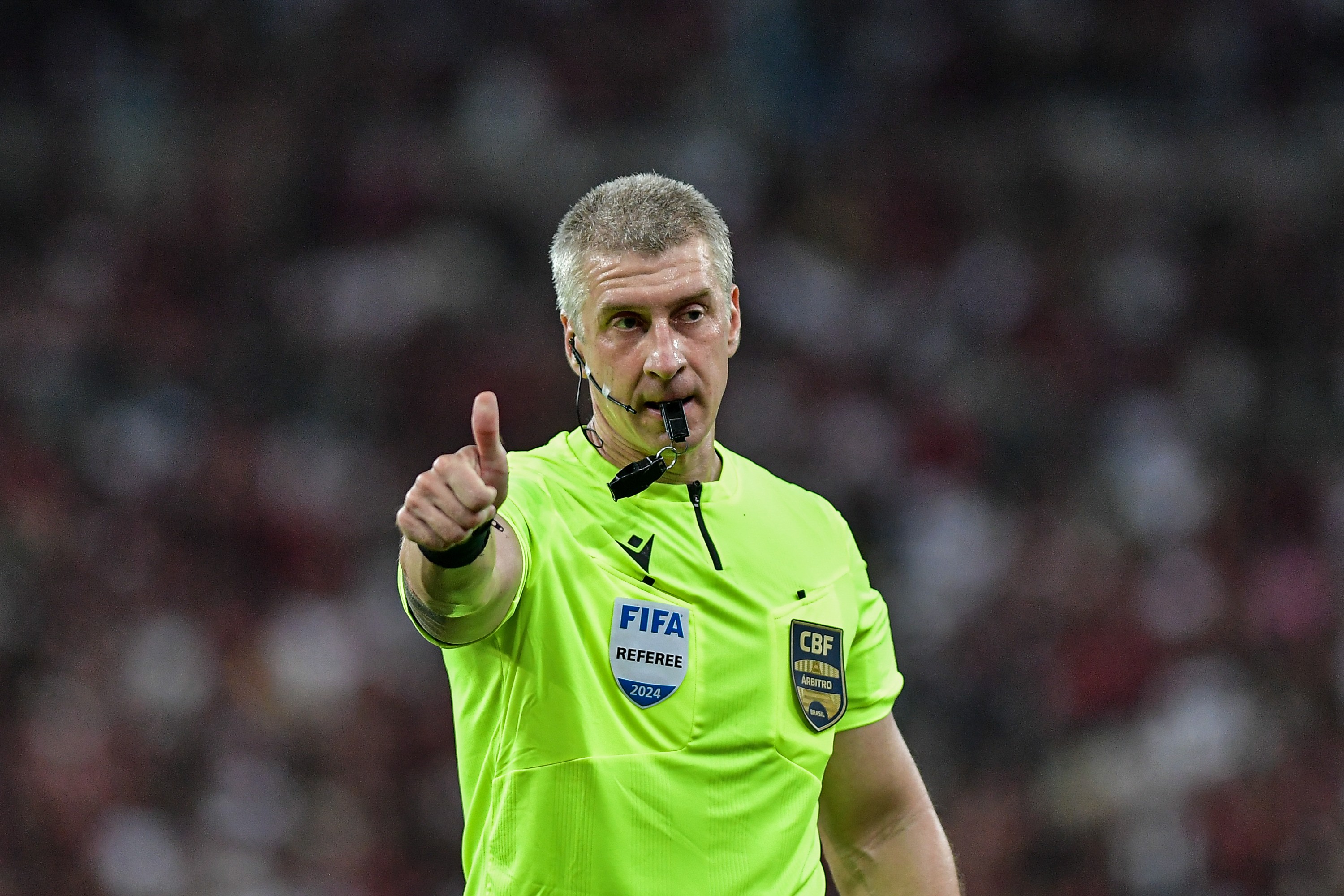 Athletico envia ofício à CBF em repúdio à arbitragem no jogo contra o ...