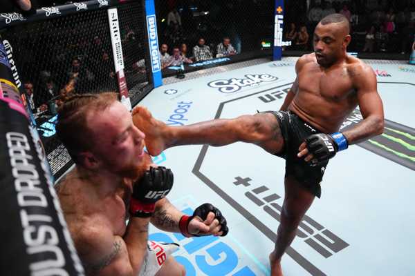 UFC: Cesar Almeida fatura bônus de R$ 250 mil em estreia | combate | ge