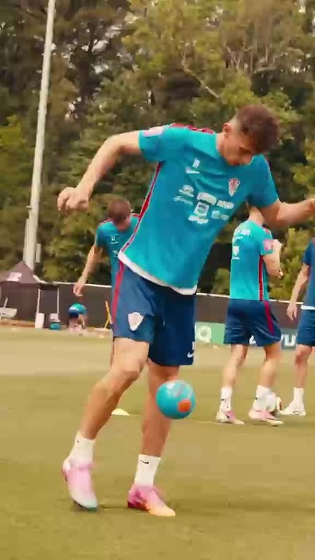 Croácia faz treino com lixeiras e bolas de handball; veja vídeo | Ge