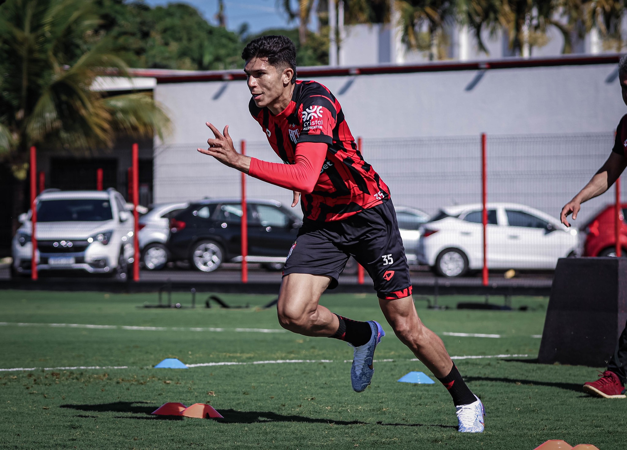 Atlético-GO dispensa o zagueiro Matheus Guedes, de 23 anos | atlético ...