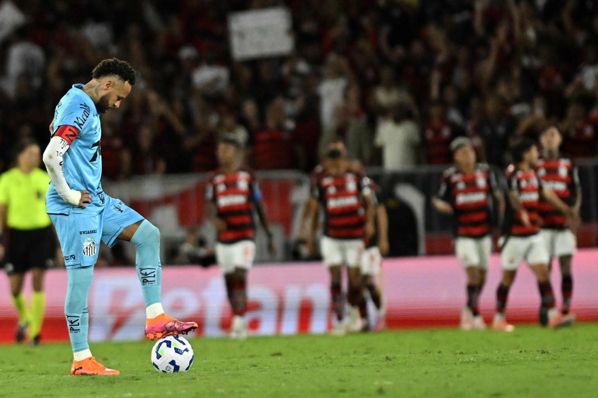 Neymar irritado: reclamação e vestiário após ser substituído