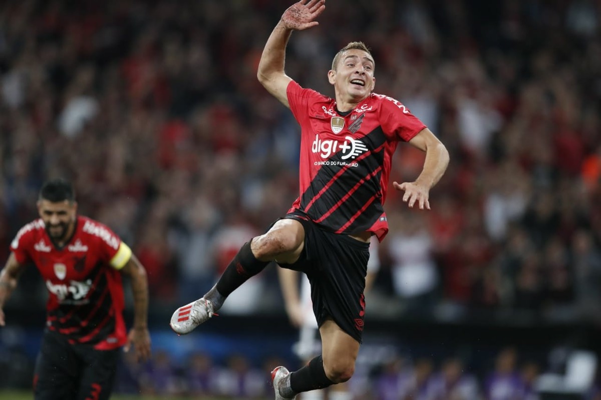 Athletico evolui com objetividade e laterais como "finalizadores de ...