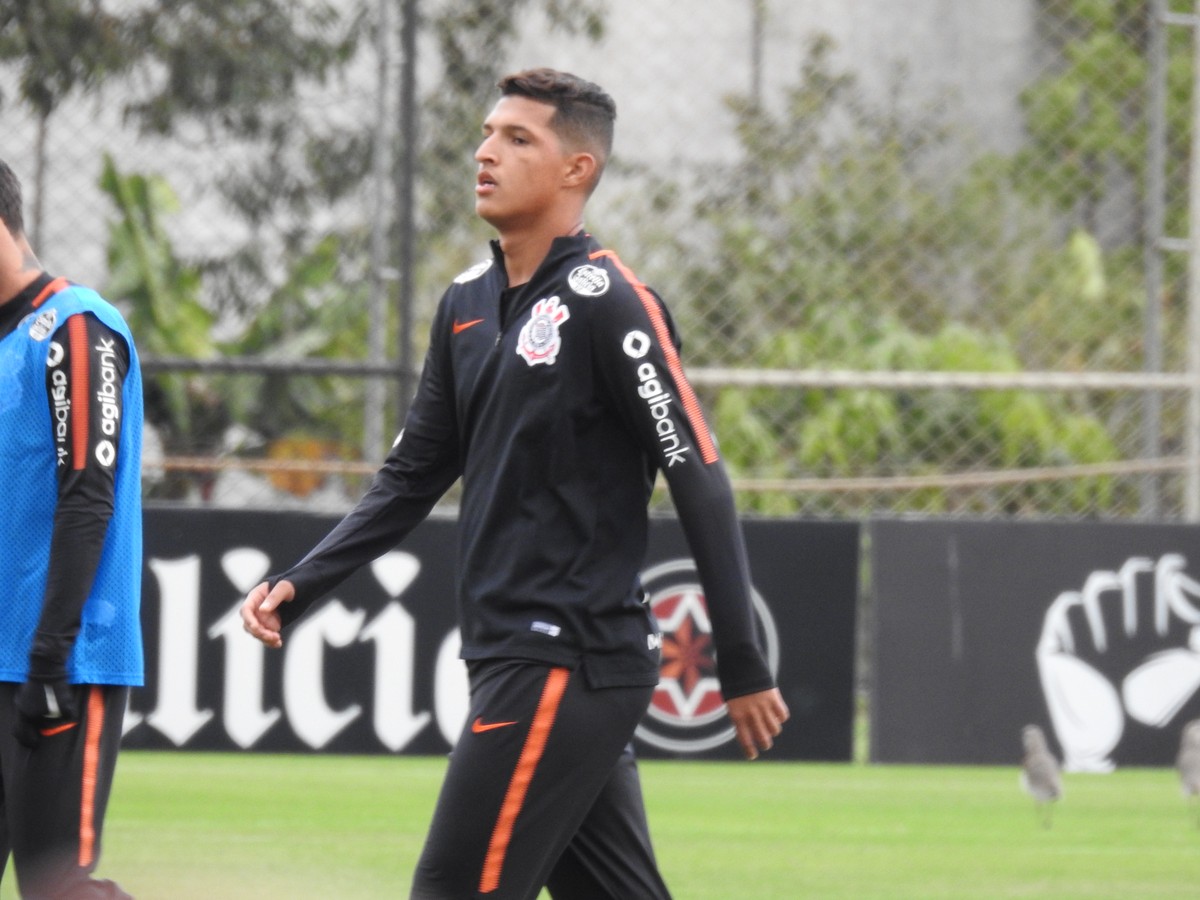 Matheus Matias tem primeira chance como titular do Corinthians e tenta ...