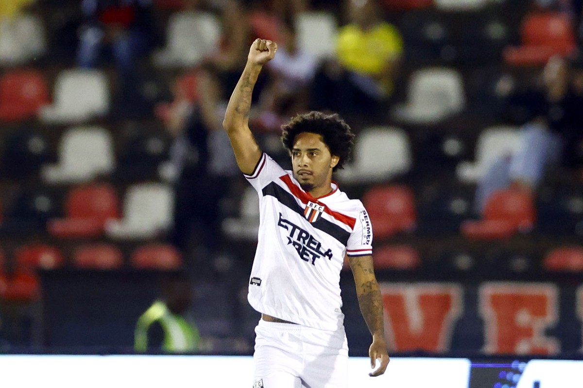 Após marcar pela primeira vez no Botafogo-SP, Osman nega peso por jejum ...