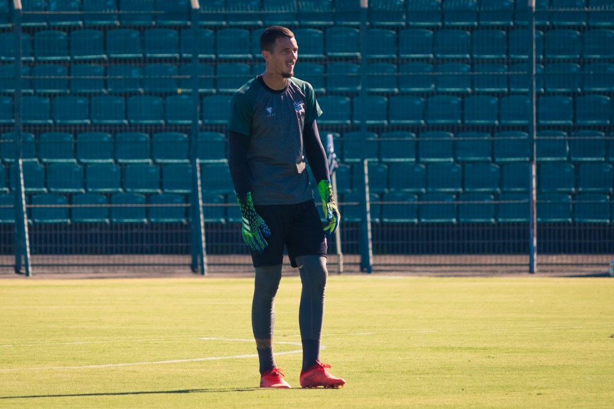 Figueirense oficializa chegada do goleiro Emerson Júnior, campeão da ...