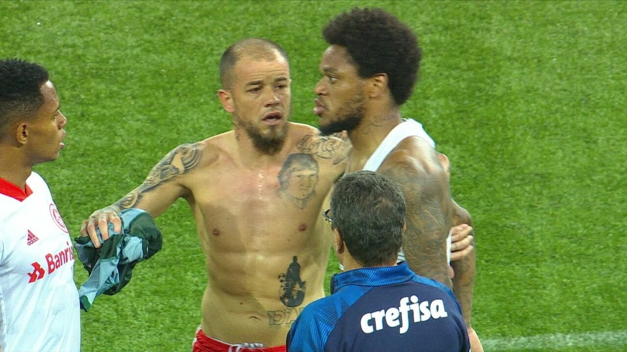 Matheus Jussa, do Inter, discute com Luiz Adriano, do Palmeiras, e diz ...