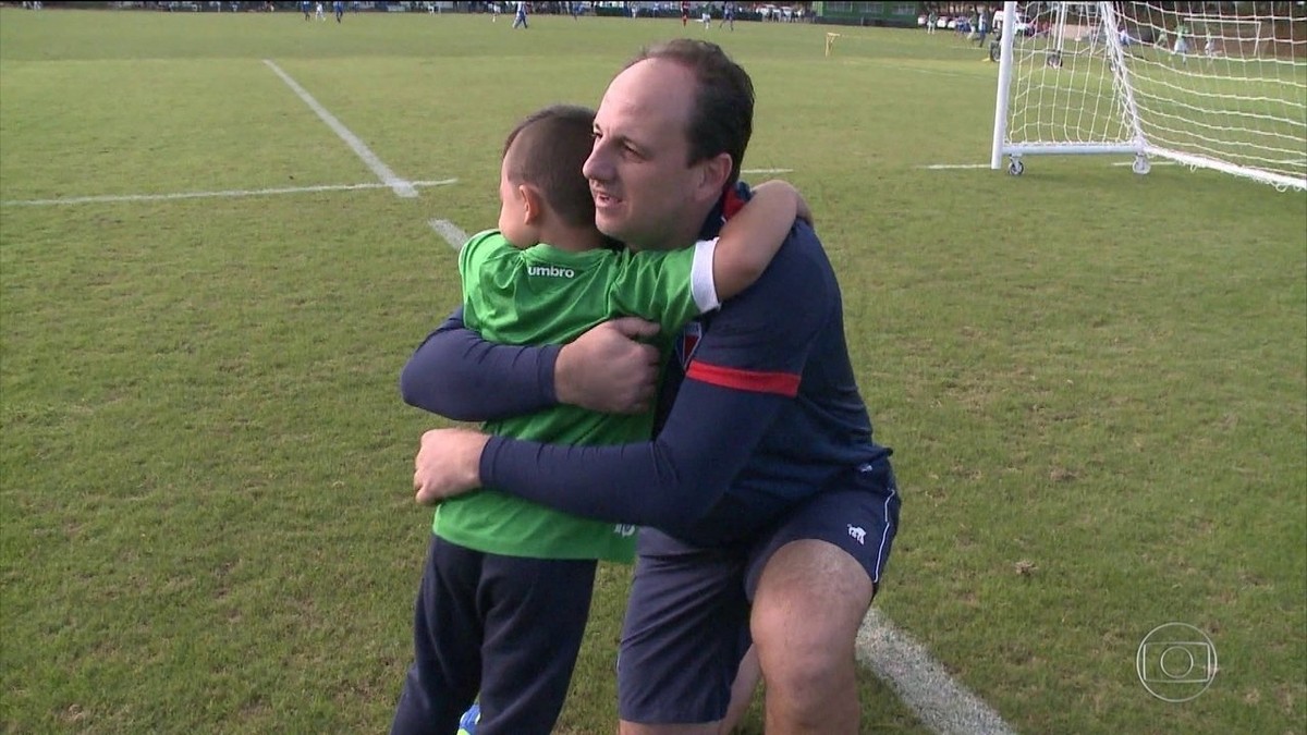Viralizou: filho do goleiro Danilo rouba a cena com Ceni, bebê de ...