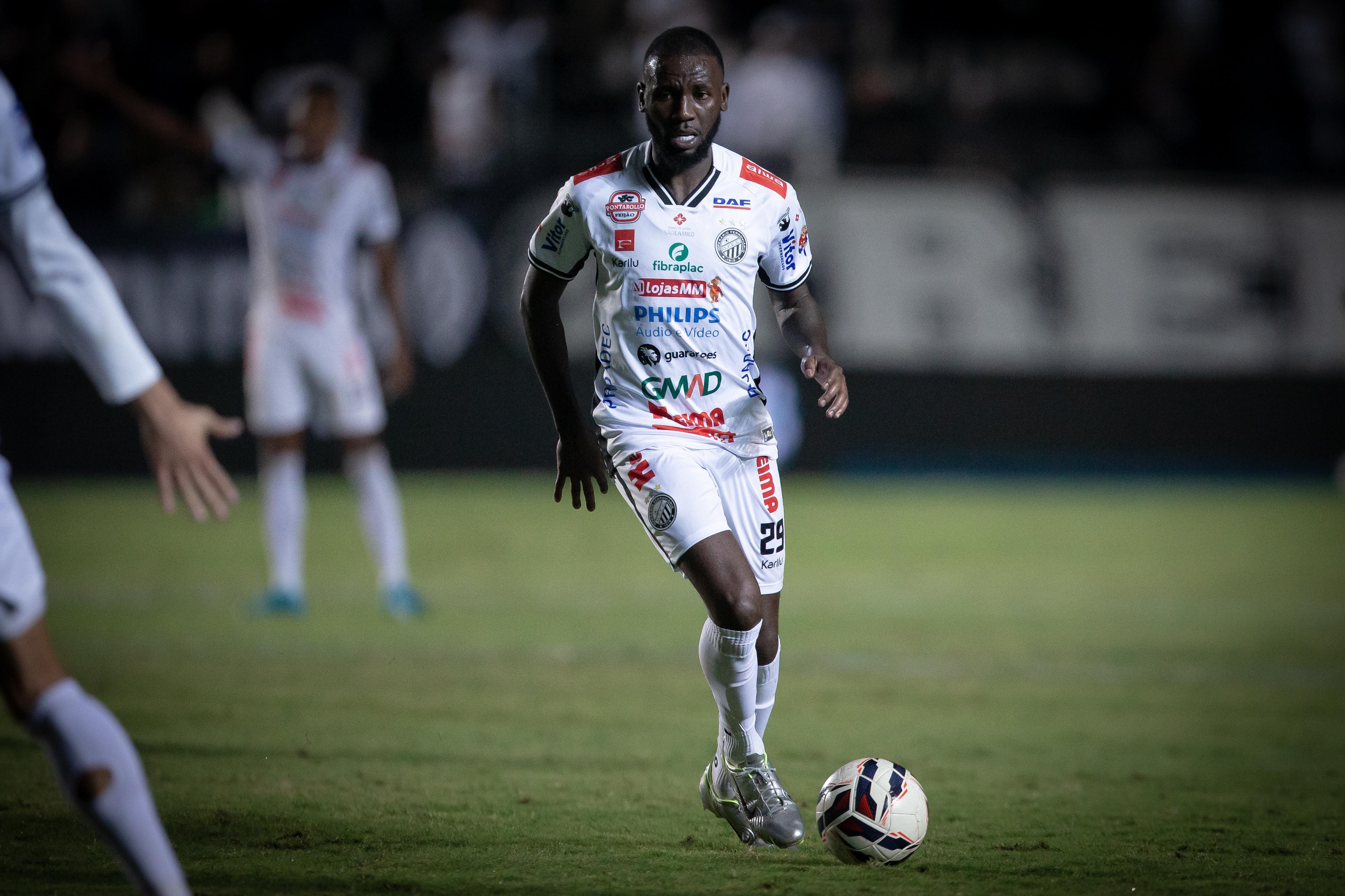 Allano, do Operário-PR, fala de injúria racial e prisão de meia | Ge