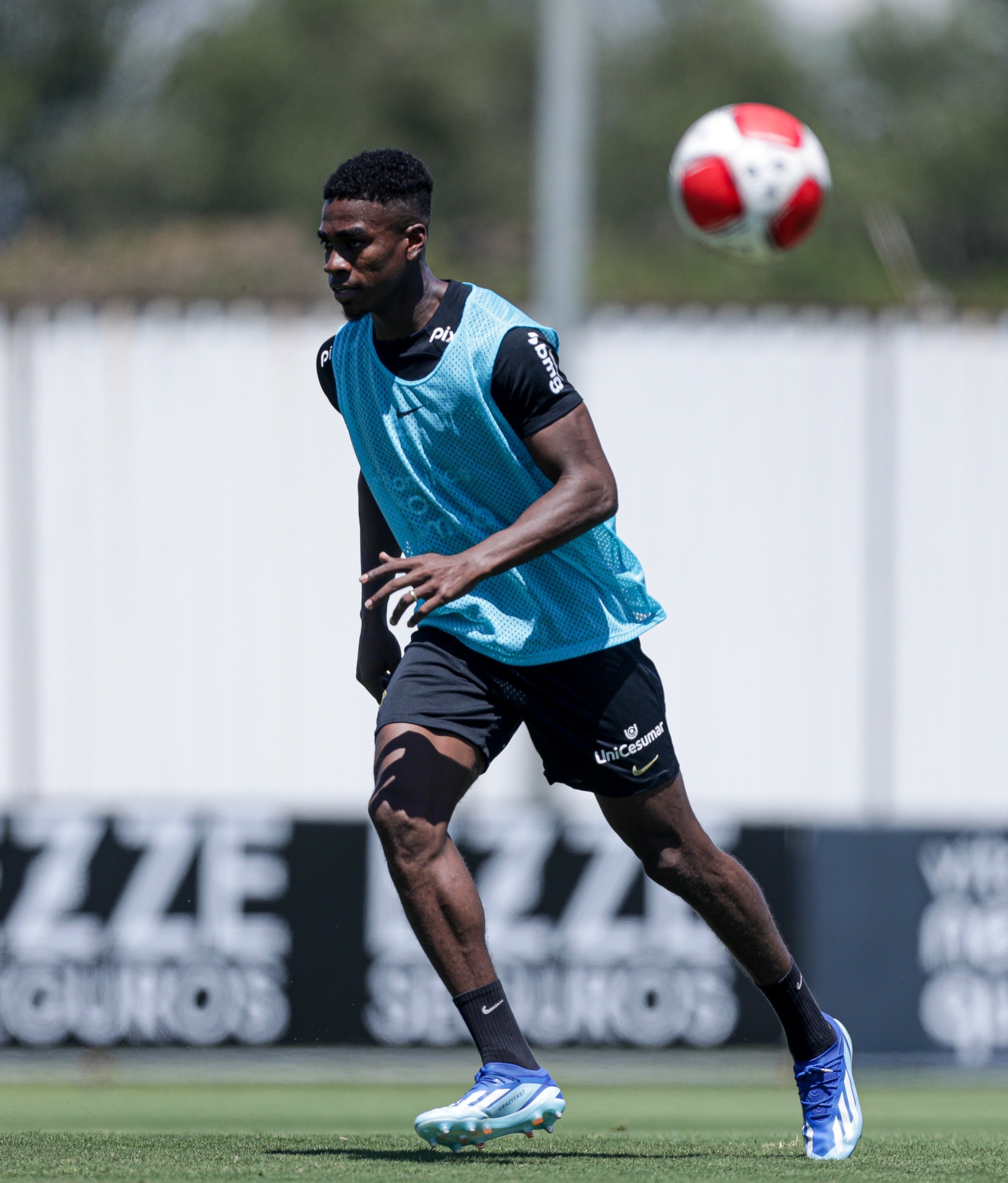 Félix Torres faz primeiro treino com elenco do Corinthians | Ge