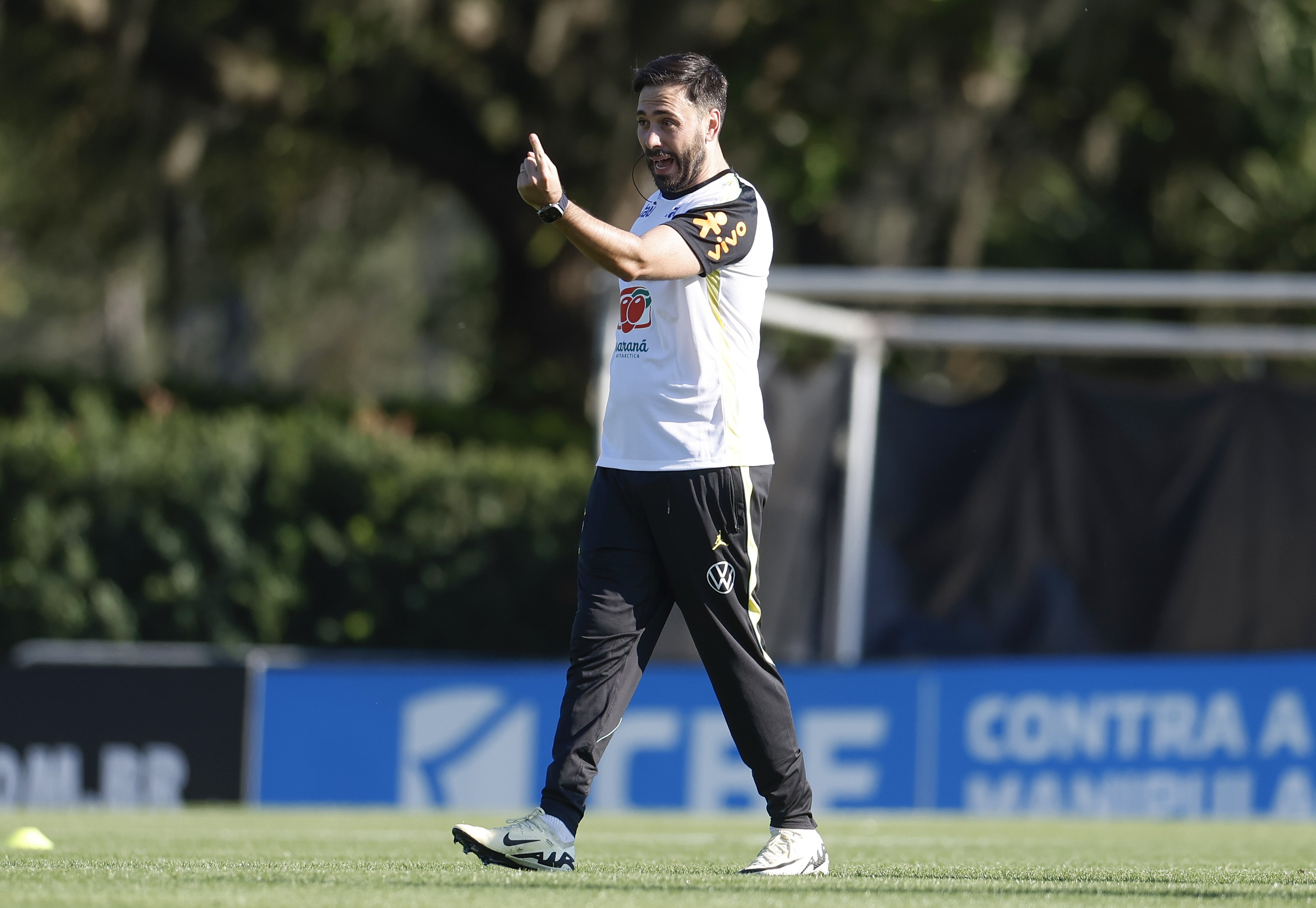 Ex-técnico do Botafogo e auxiliar da Seleção, Davide Ancelotti entra na ...