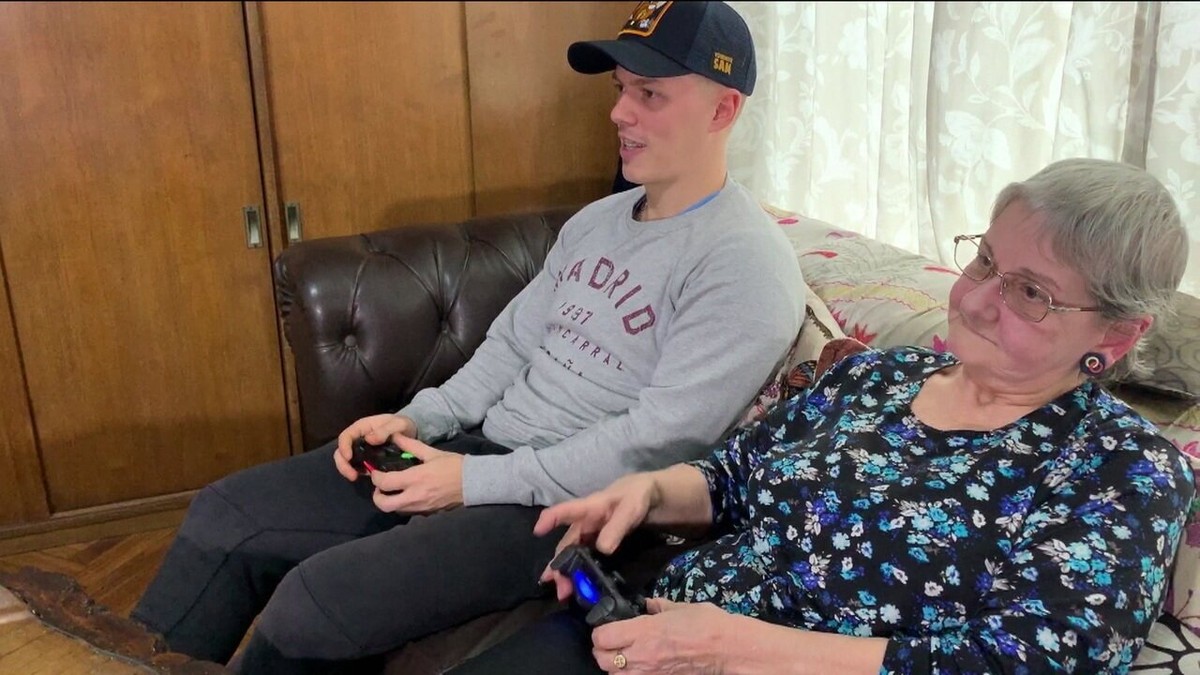 Start: conheça a história da "vovó gamer", a senhora de 84 anos viciada ...