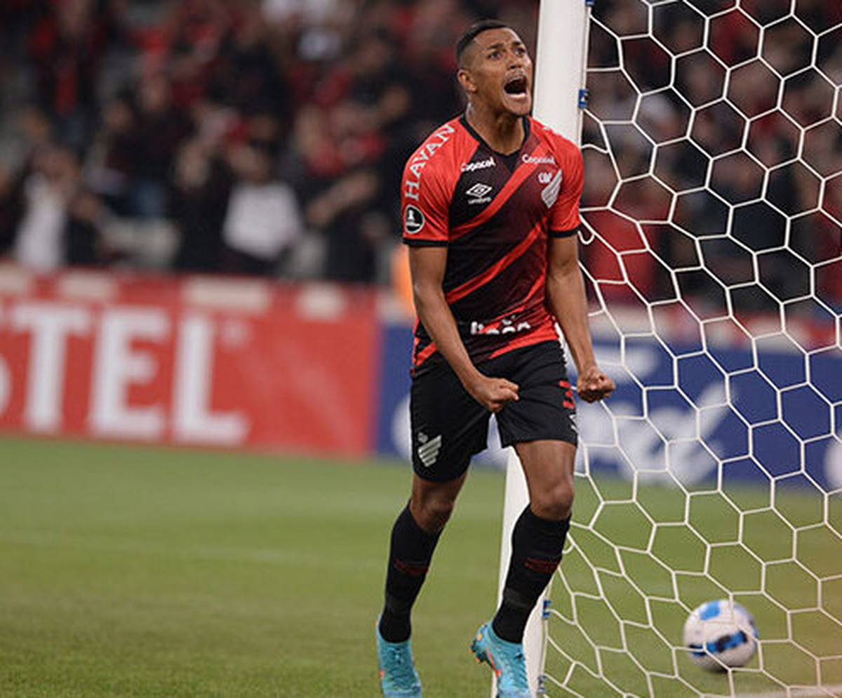 Pedro Rocha volta a marcar pelo Athletico e aguarda titularidade com ...