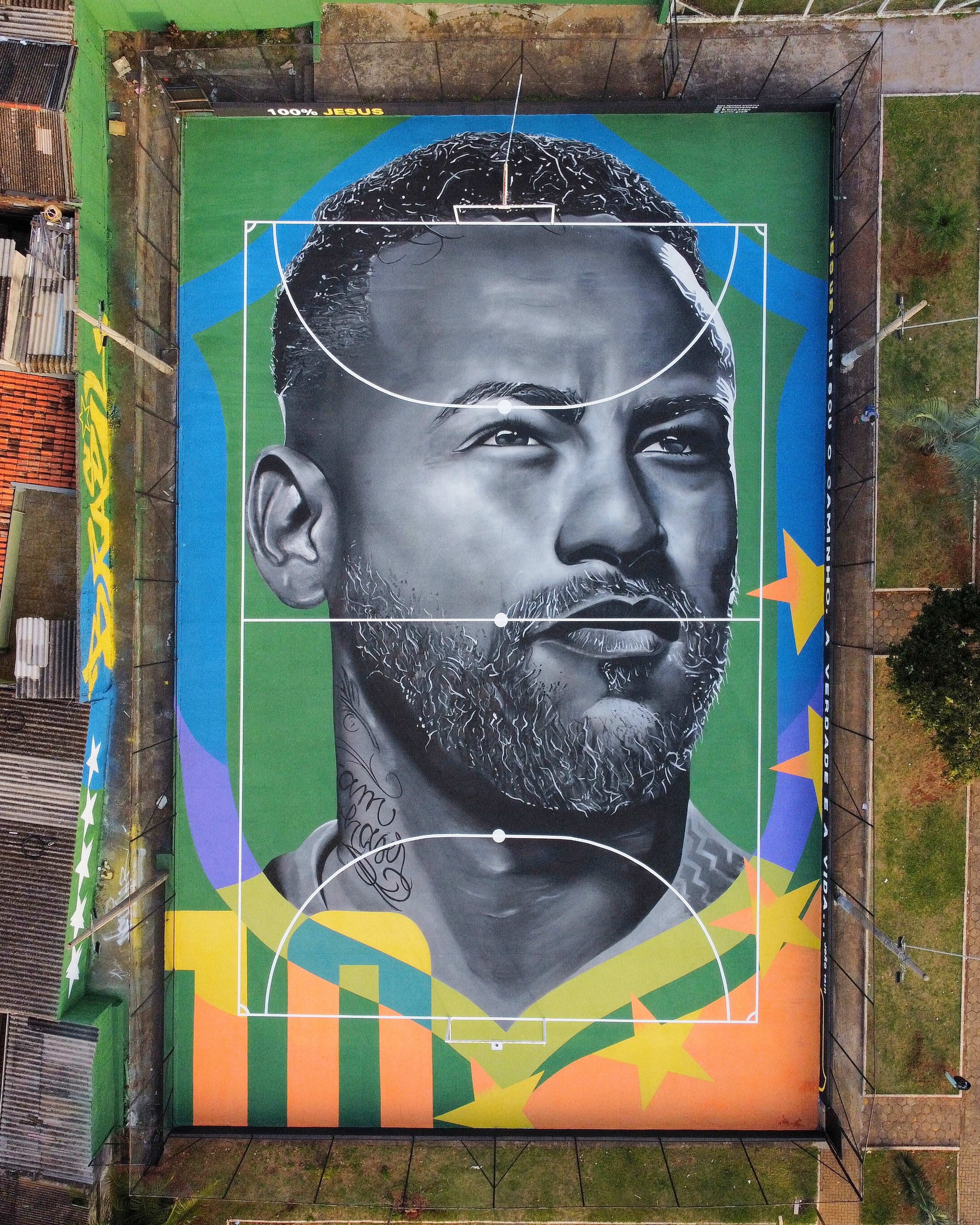 Neymar ganha pintura gigante em quadra, e arte viraliza; veja fotos | Ge