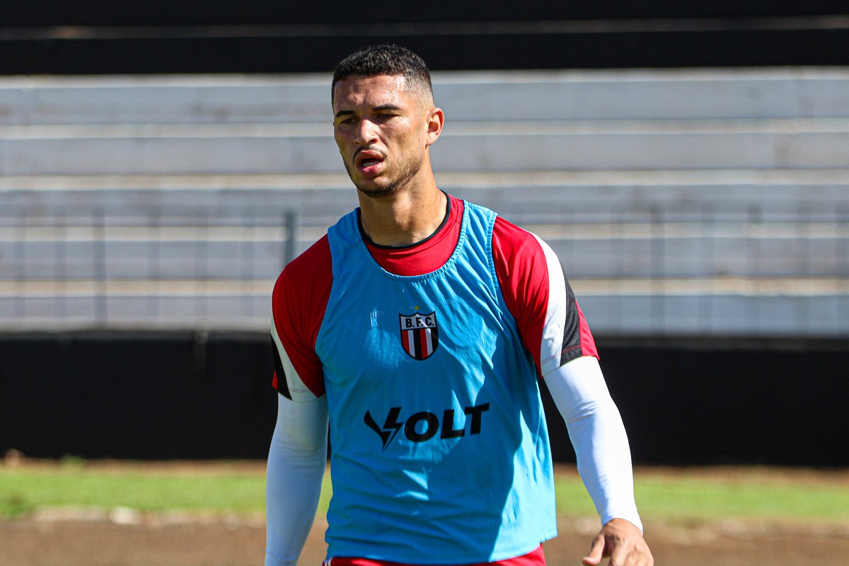 Guarani anuncia zagueiro Márcio Silva e chega a seis reforços ...