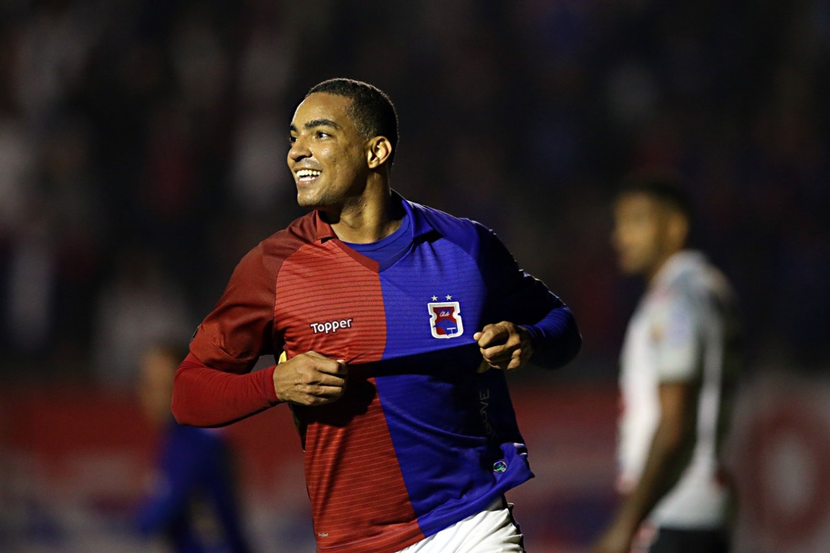 Jenison dá a vitória ao Paraná Clube novamente e aciona "o modo Jenigol ...