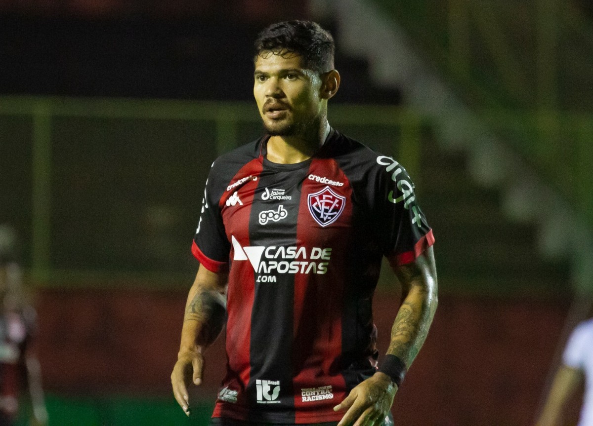 Léo Ceará coloca briga por artilharia da Série B em segundo plano e ...