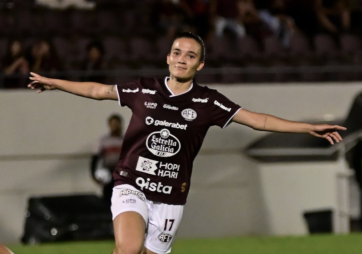 Júlia sela classificação da Ferroviária e revela bastidores do golaço | Ge