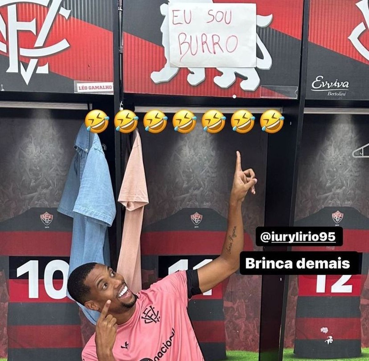 Elenco Do Vitória Brinca Com Iury Castilho Após Piada Em Coletiva Eu